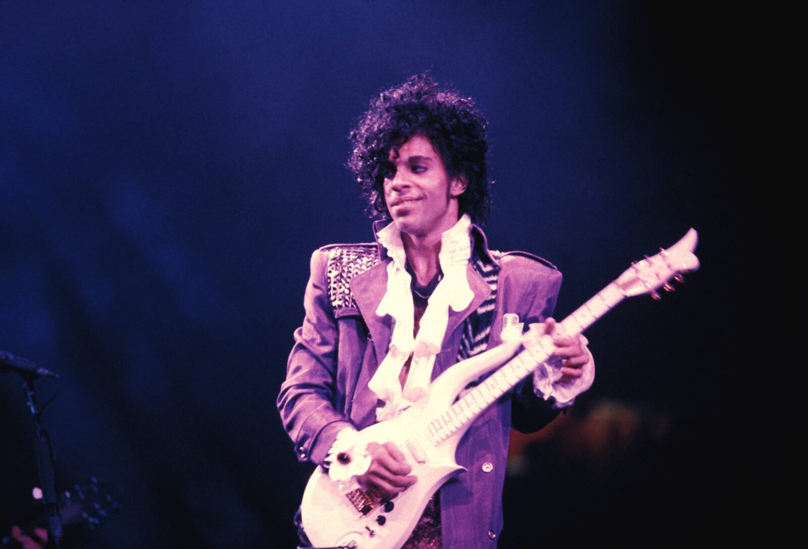 10 Iconic Musician Fashion Moments That Changed the World - Fuse me up